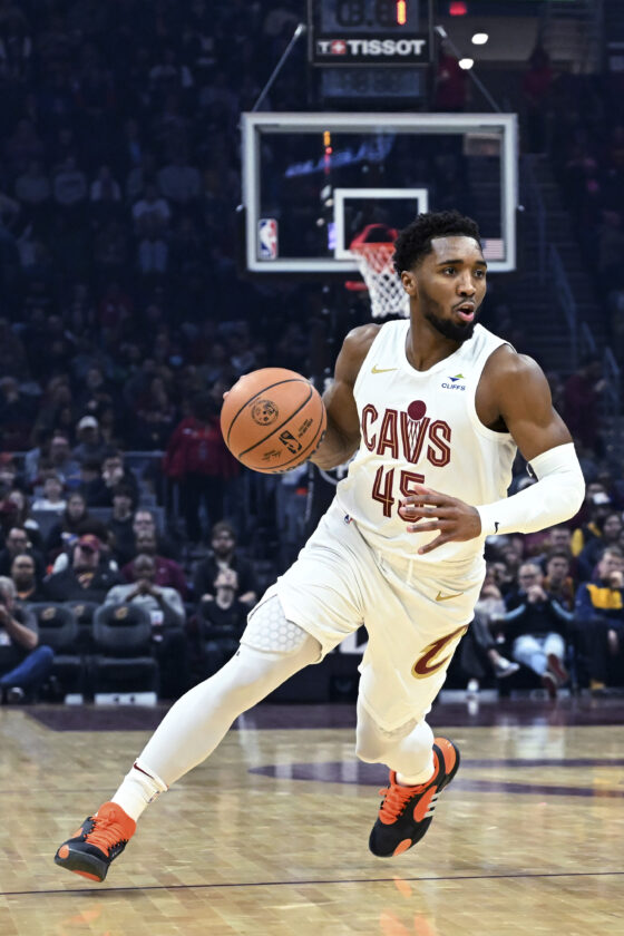 Mitchell’s 26, another double-double by Allen send Cavs past Wizards ...